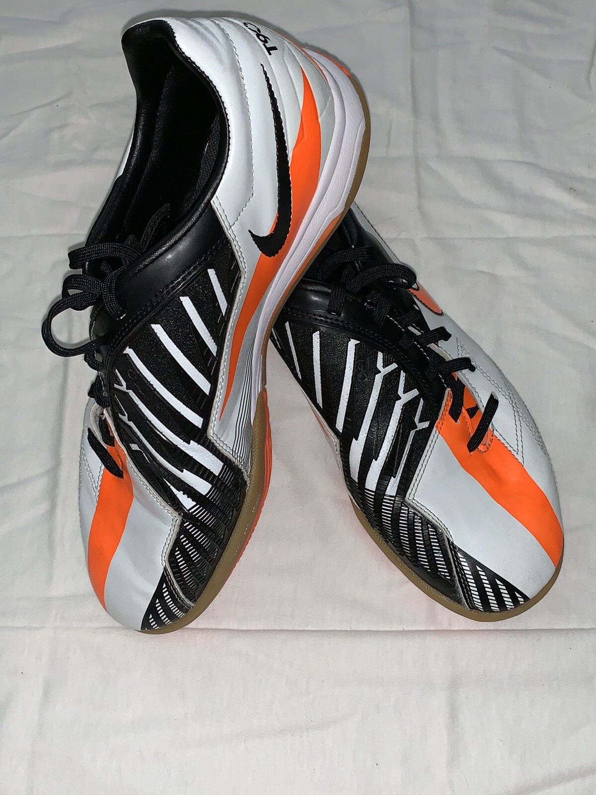 nike free run timeless classic