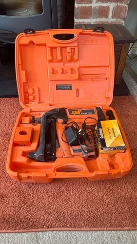 Spit Pulsa 700e Nail Gun With batteries, charge and a box of nails ...