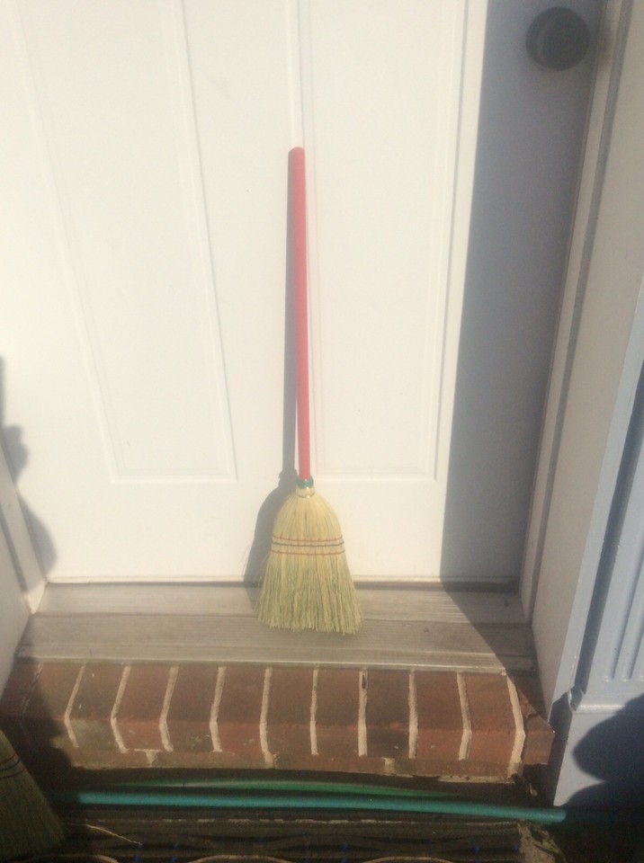 RED TOY 32 Inch BROOM CLEAN KIDS DEVELOPMENTAL FUN PLAY CLEAN GAMES ...