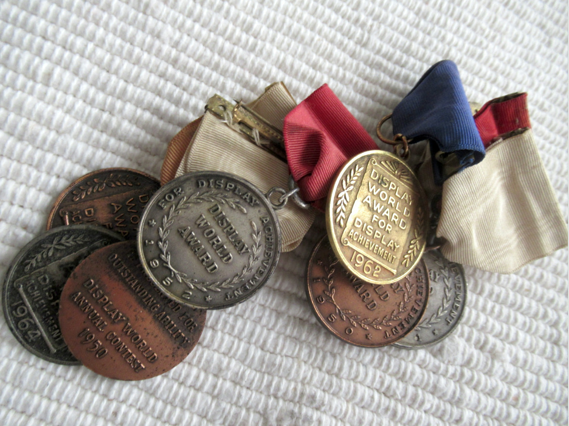 Vintage Medals Display World Award Pinback 1950s 1960s Medals - Lot of ...
