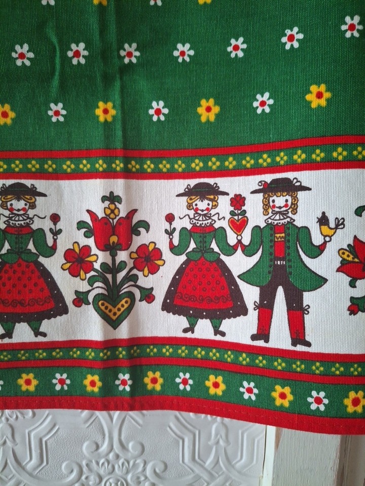 Vintage Retro Christmas Table Runner / Dollie 73 X 37cms. G.C preloved ...