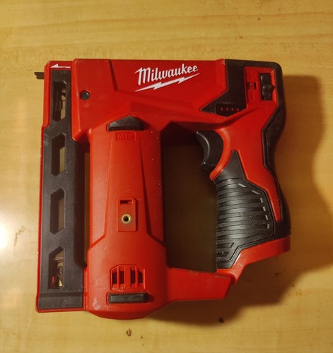 Milwaukee M12 Cordless 3/8" Crown Stapler (‎2447-20) W/ XC4.0 battery ...