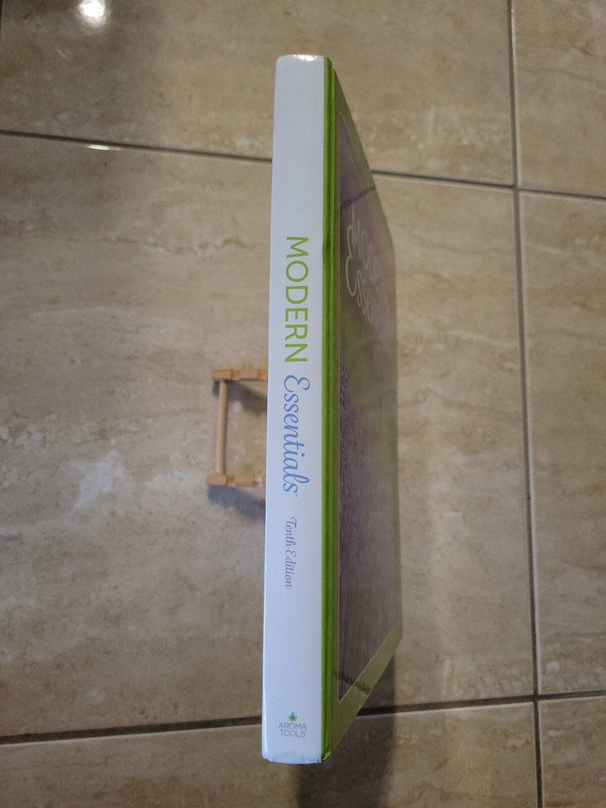 Modern Essentials 10th Edition, Essential Oil Reference Book featuring ...