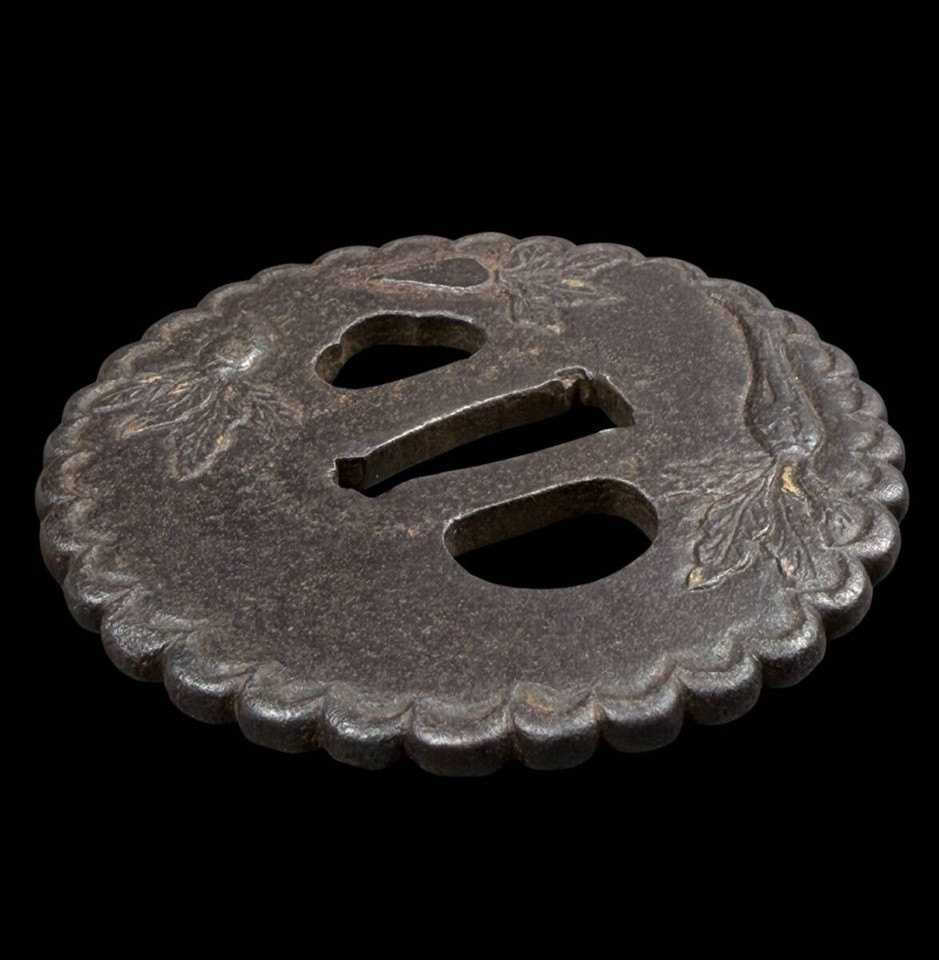 Shin Dankawa daikon design tsuba iron tsuba high relief work tsuba ...