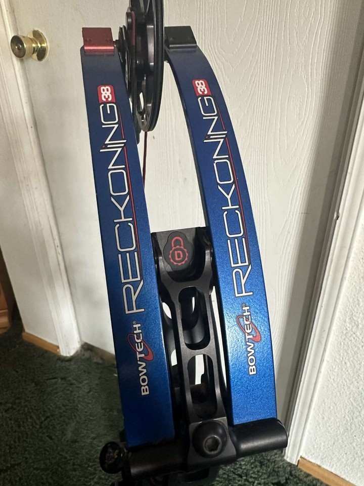 bowtech reckoning 38 Blue And Black Custom Target Bow | eBay
