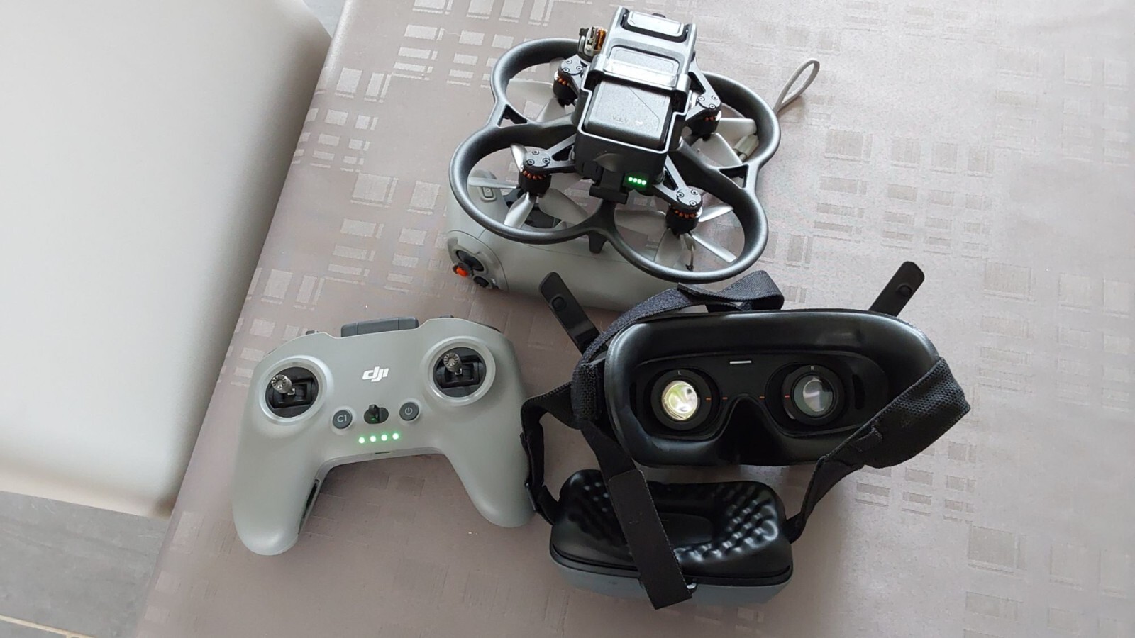 DJI Avata Explorer Combo avec Goggles Integra Drone Caméra 6941565952202 | eBay