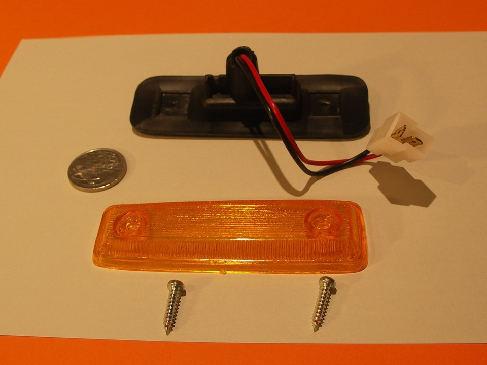 SIDE BLINKER INDICATOR LAMP SUIT TOYOTA HILUX LN46R RN46R 1980 - 1990 ...