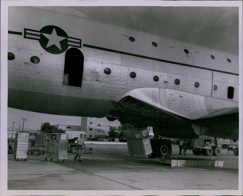 LG835 1962 Original USAF Photo DOUGLAS C-124 GLOBEMASTER Crew Loading ...