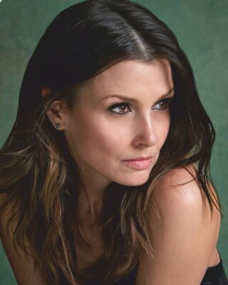 Bridget Moynahan Posing Headshot 8x10 Picture Celebrity Print | eBay