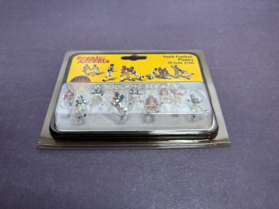 Scenic Accents Woodland Scenics YOUTH FOOTBALL PLAYERS A1895 HO Scale ...