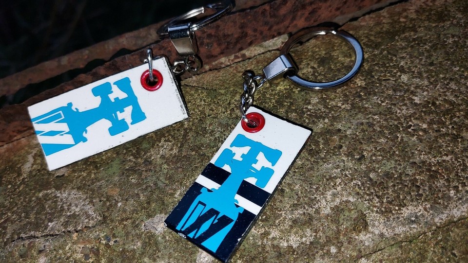 Genuine carbon fibre Williams F1 bodywork car part keyring Button Ltd ...