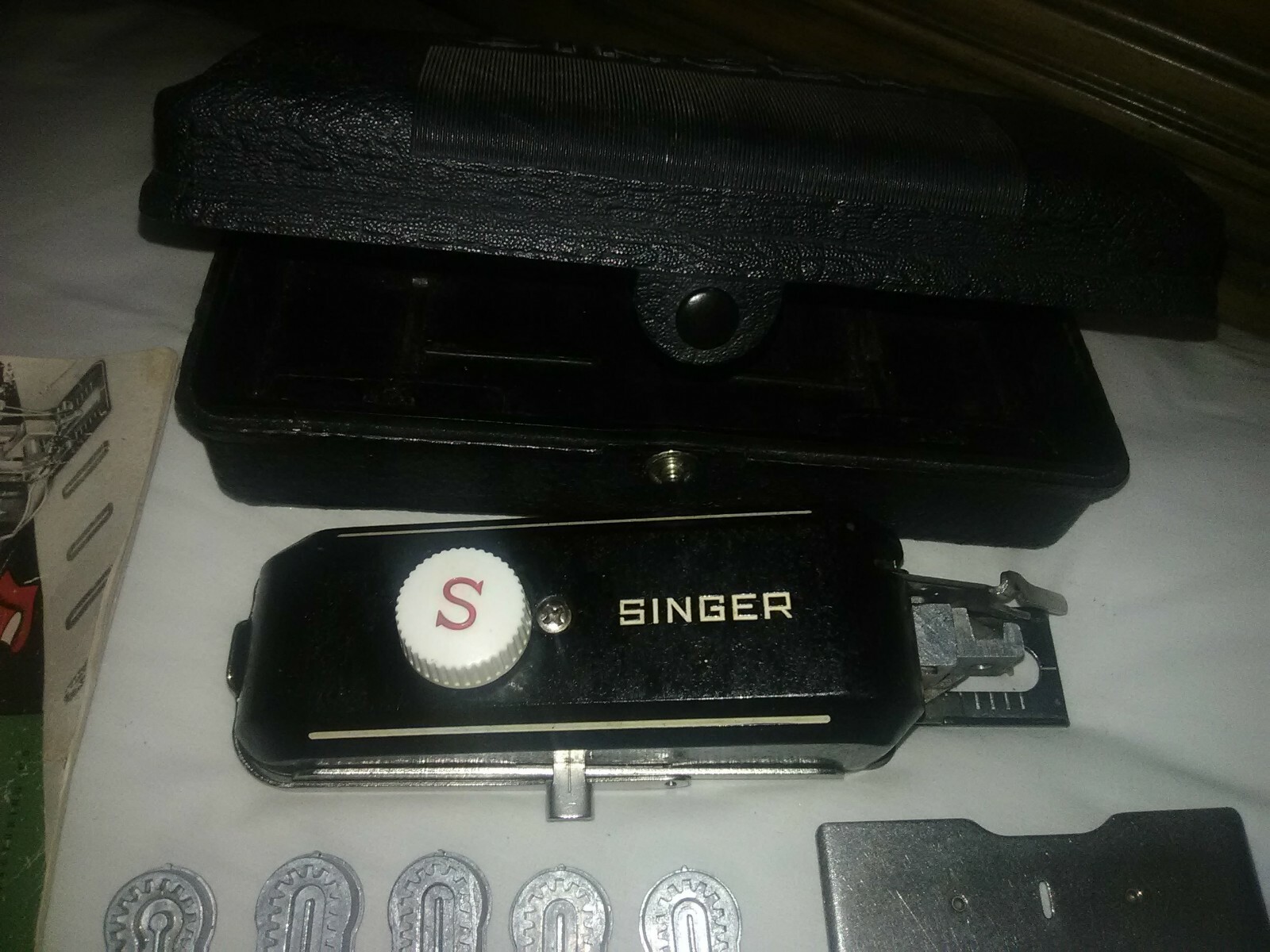 Singer buttonholer for low shank sewing machines with all five template ...