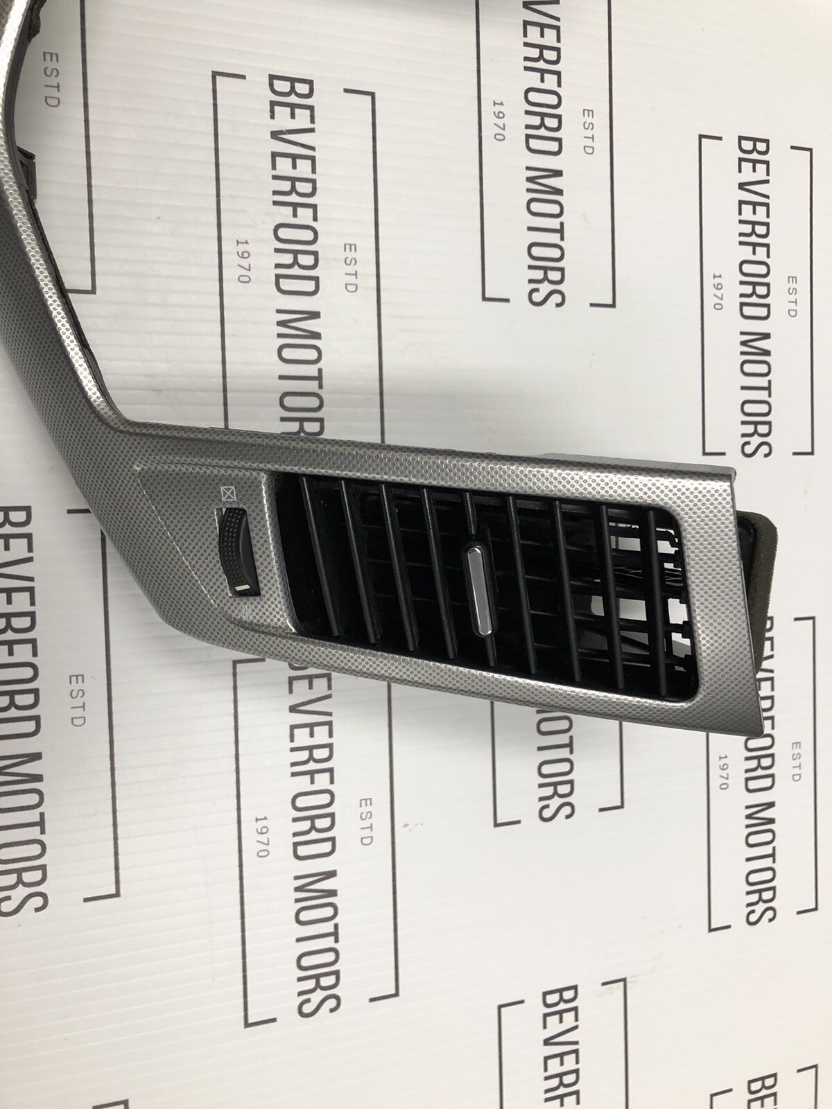 Holden JG JH Cruze Radio Surround With Vents 94567908 | eBay Australia