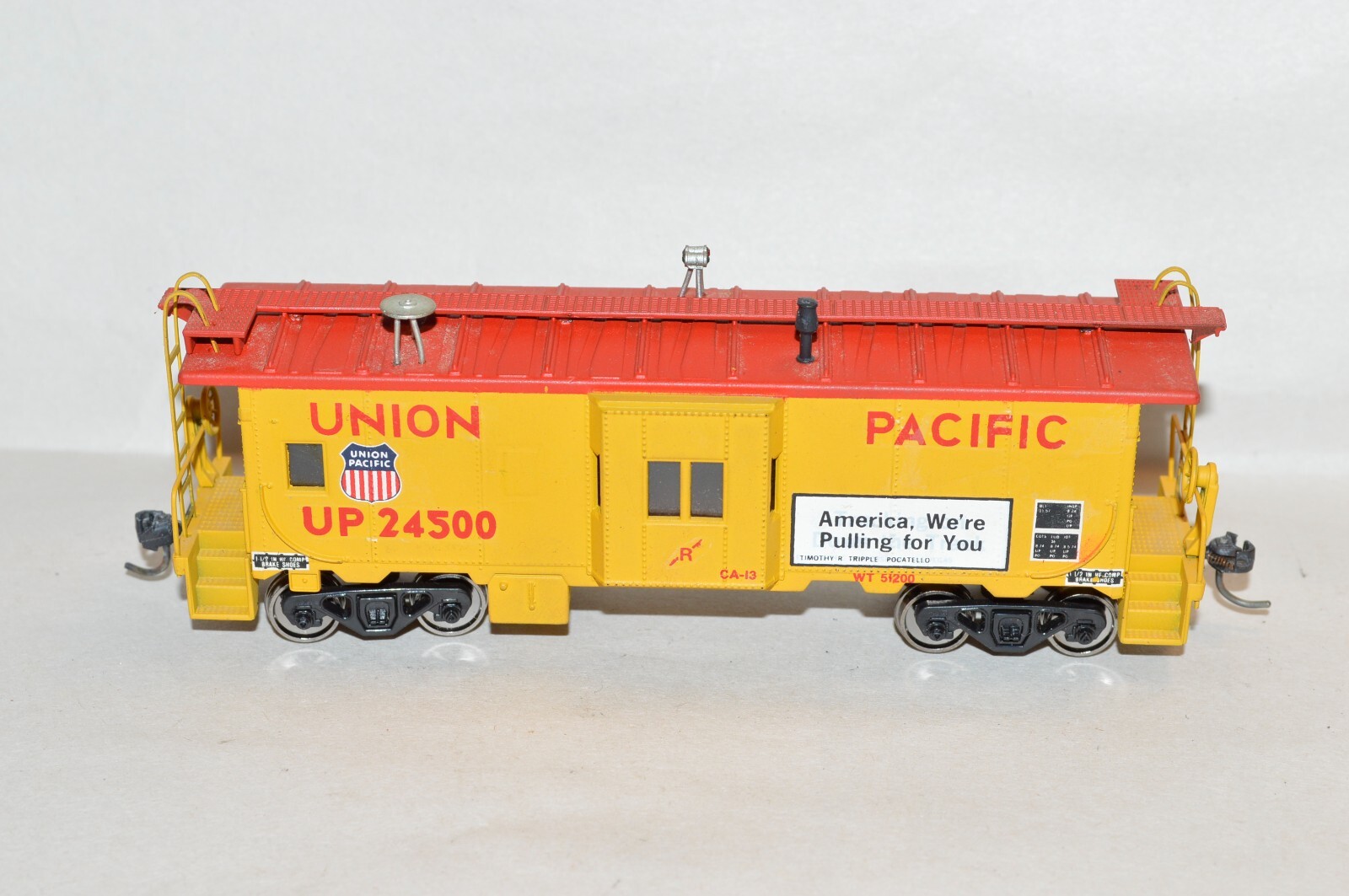 HO scale Athearn custom Union Pacific RR bay window caboose car train ...