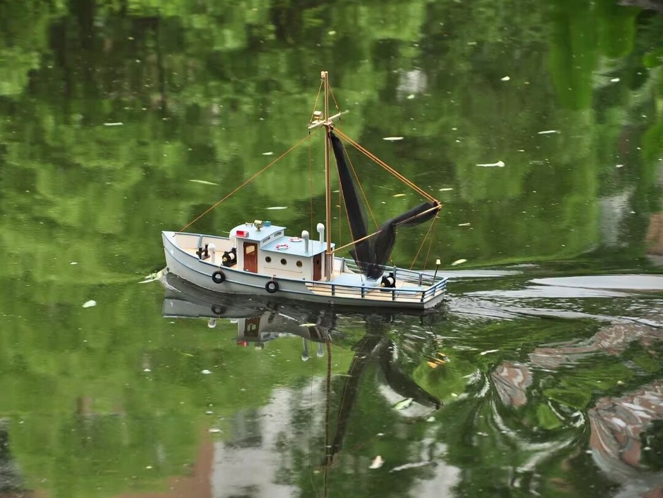 RC model fishing boat NAXOS motor yacht - FRP Hull and Plywood Boat DIY ...