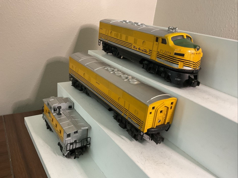 LIONEL POSTWAR 2379 RIO GRANDE F3 A&B DIESELS W/6657 RIO CABOOSE | eBay