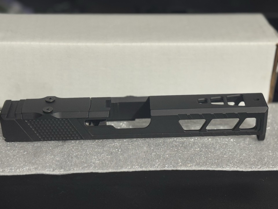 TRYBE DEFENSE Glock 17 gen 4 cut slide Older Vortex venom cut (Docter ...