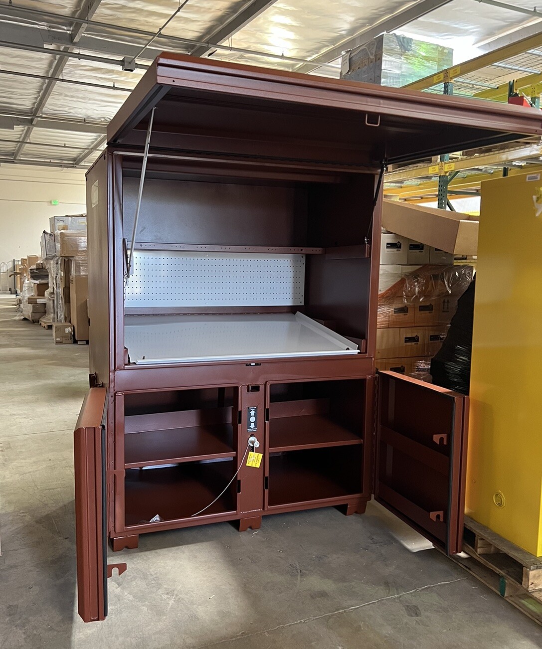 CRESCENT JOBOX 1-674990 Jobsite Field Office 63" x 42" x 80" Brown ...