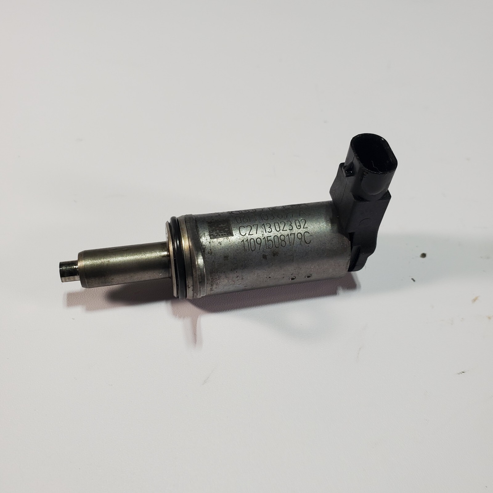 09 Audi A4 2.0l CAEB Cylinder Head Cam Valve Lift Solenoid Adjuster ...