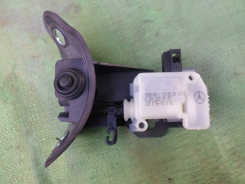 07-11 Mercedes W219 CLS550 FUEL LID DOOR ACTUATOR MOTOR OEM 2518200197 ...