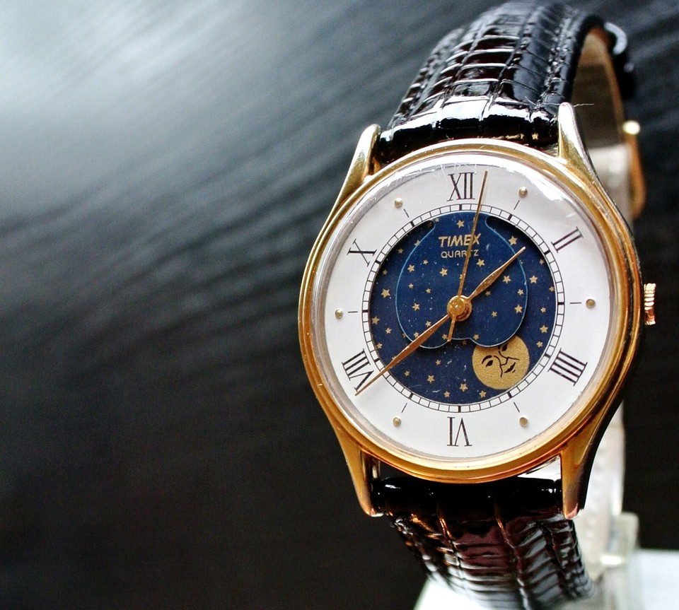 VINTAGE TIMEX M CELL ELEGANT MOON PHASE DIAL QUARTZ MEN'S GOLDEN BLK ...