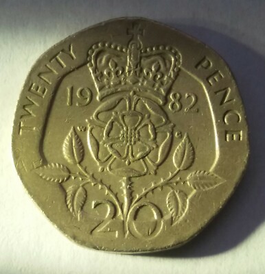 L M391, rare 1982 first issue 20p twenty pence coin Elizabeth II old ...