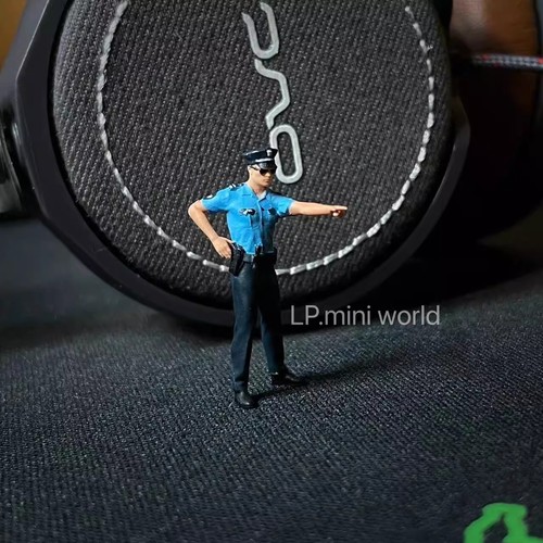 1/64 Scale Police Officer Painted Resin Miniature Models Figure Props ...