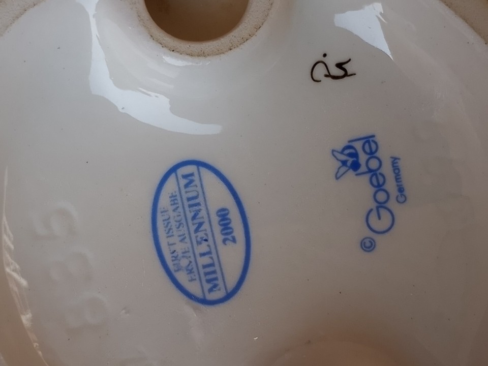 Goebel Hummel #835 Garden Splendor "Maiglöckchen" Signed Millennium ...