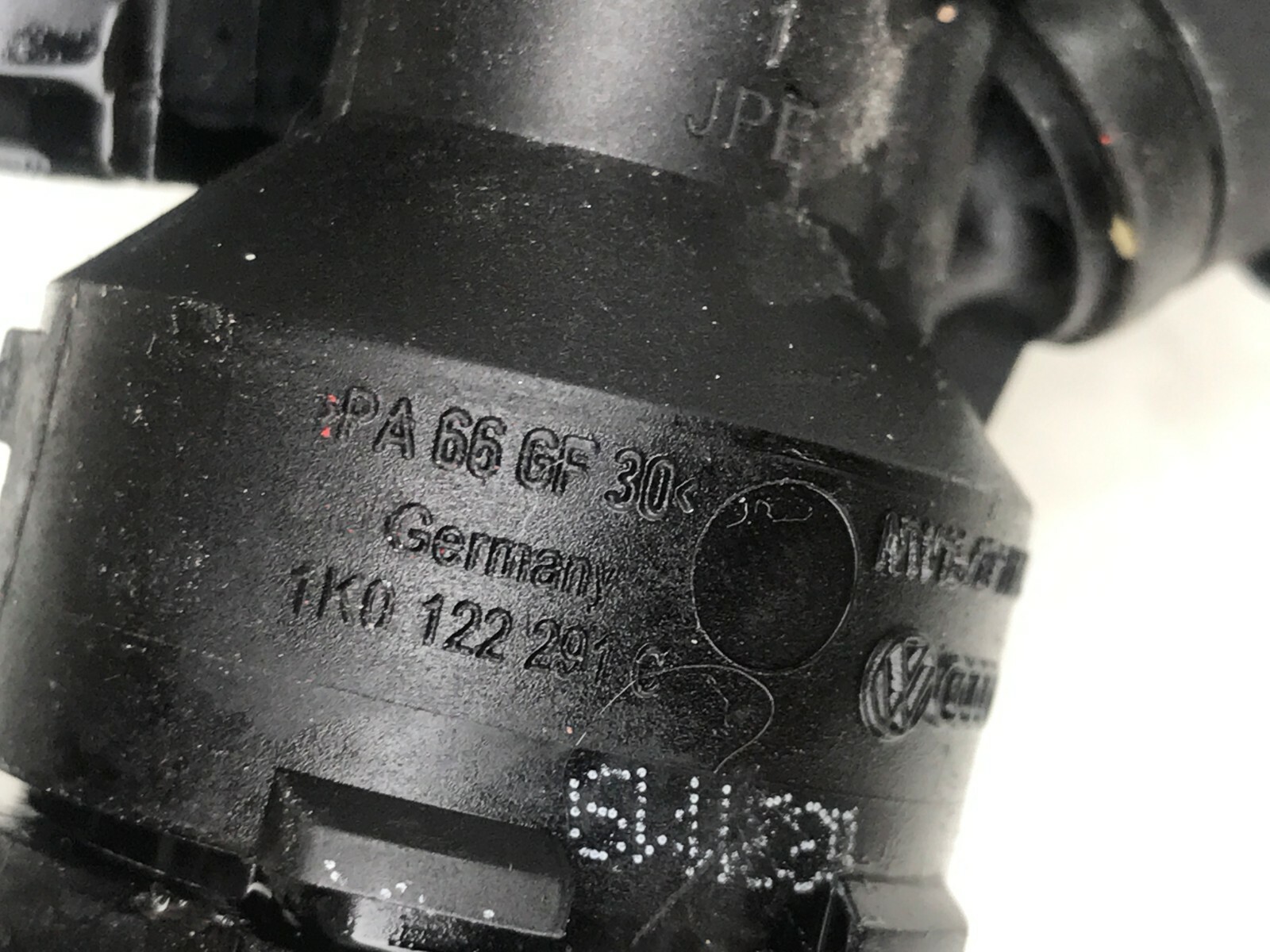 2017 Volkswagen OEM Engine Coolant Reservoir Hose 5C0121070 5C0121064 ...