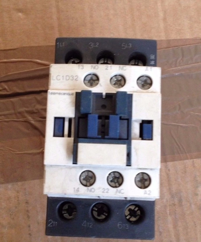 Schneider Telemecanique LC1D32 Power Contactor, 3-pole 24V, 55% OFF