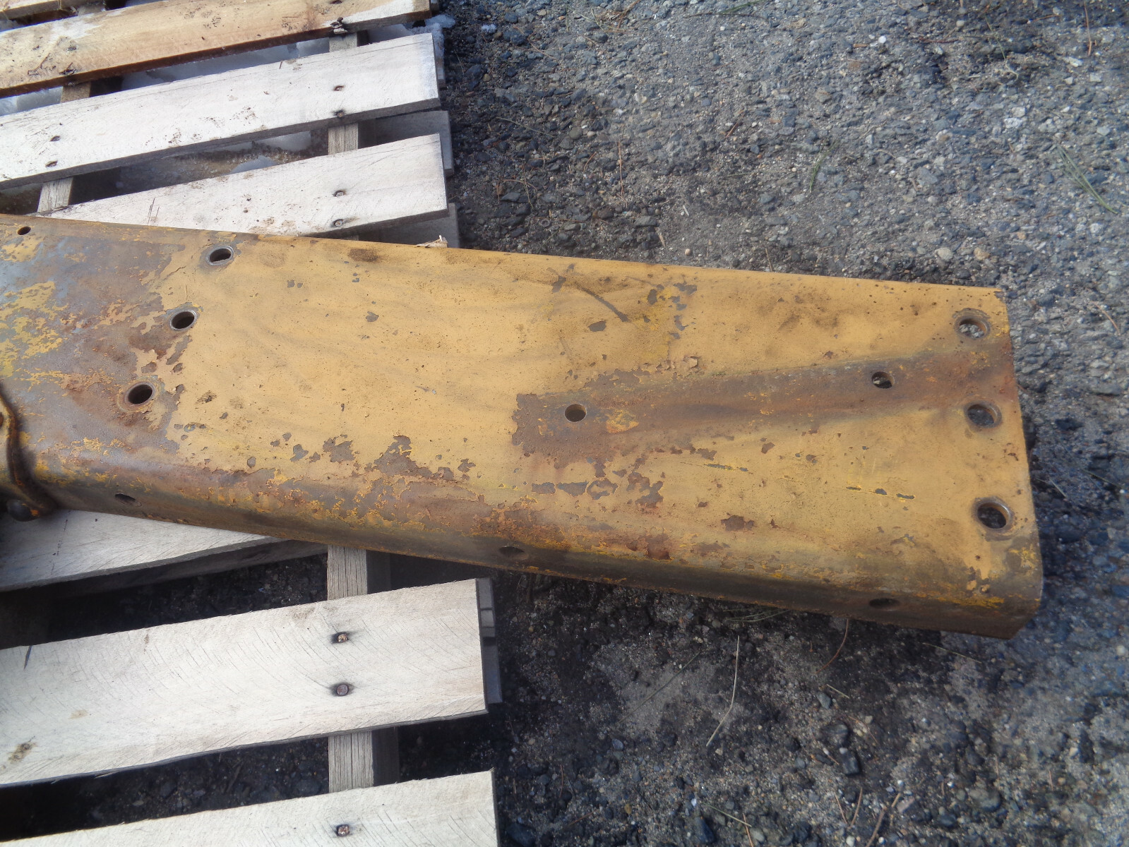 JOHN DEERE 1010 CRAWLER / DOZER. RIGHT SIDE FRAME WITH MOUNTING BRACKET ...