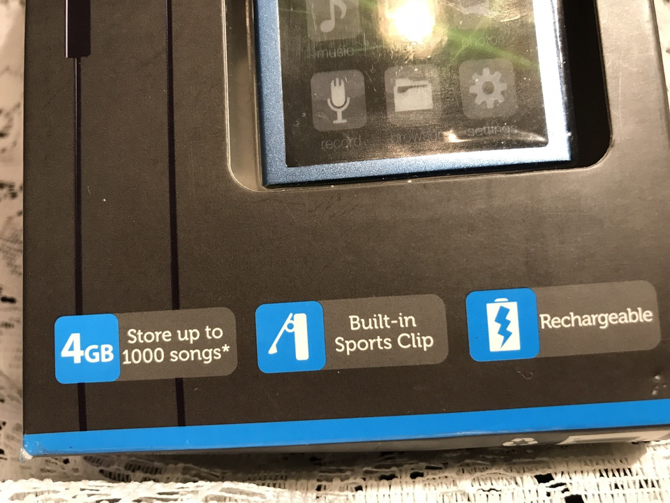 NEW Rare 4GB POLAROID PMP120-4 MP3 Music Player Built-In Clip W/ Touch ...