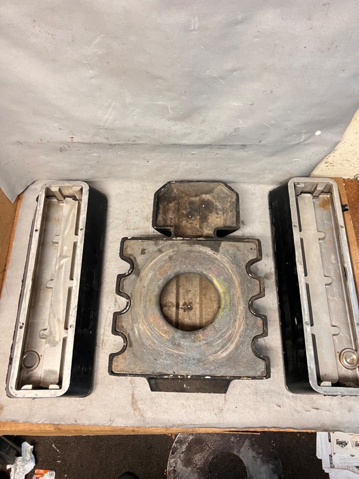 SBC Chevy Gennie Shifter Set Of 2 Piece Valve Cover Toppers And 1x4 Air ...