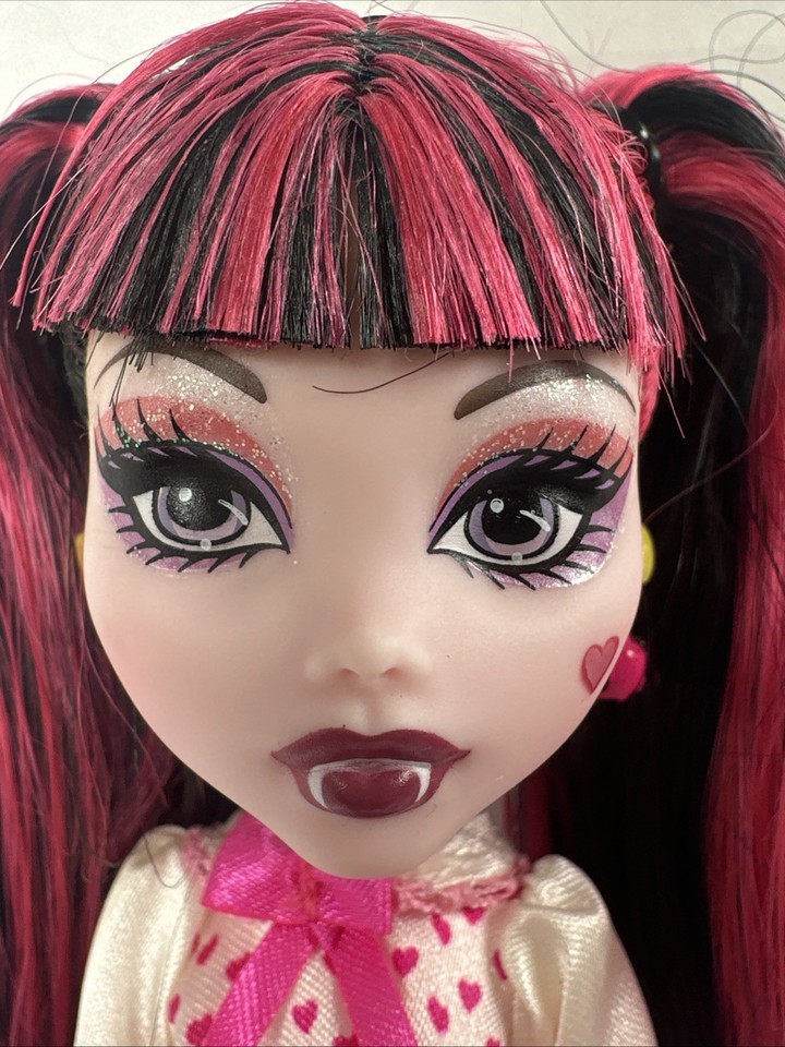 Monster High Forbitten Love Draculaura Doll Diary Stand | eBay