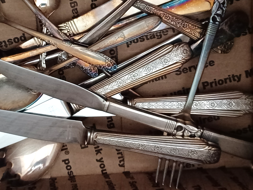 LOT 9 LBS 100+ Pcs VTG SILVERPLATE FLATWARE Scrap Crafts Forks Spoons ...