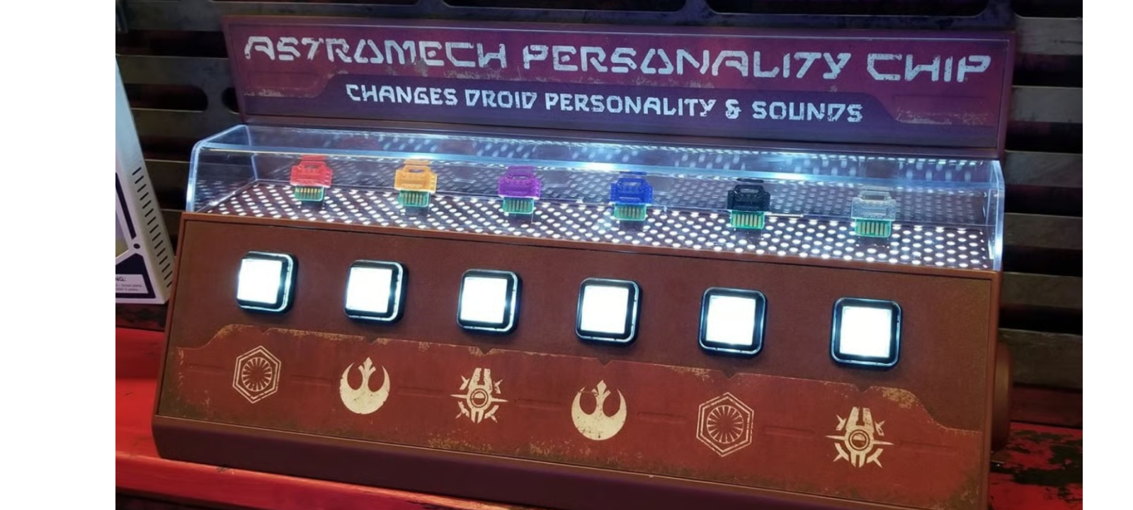 Disney Star Wars Galaxy's Edge Droid Depot Astromech Personality Chip ...