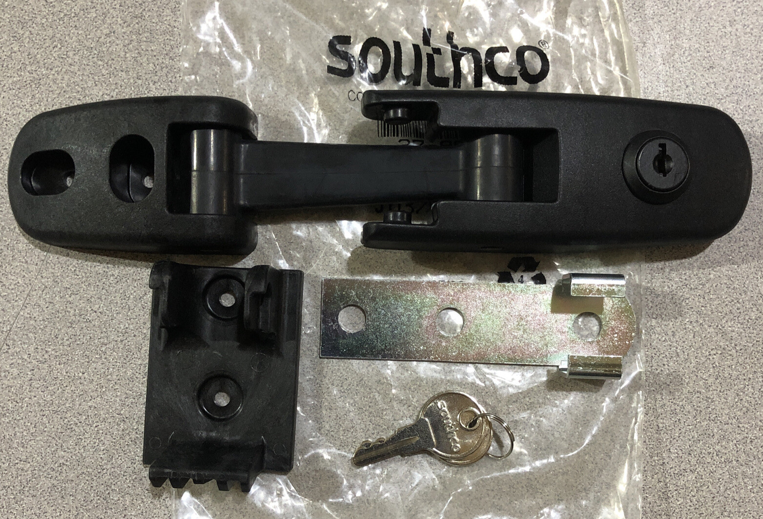 Southco Rubber Hood Latch PA66GF35 w/ Lock | eBay