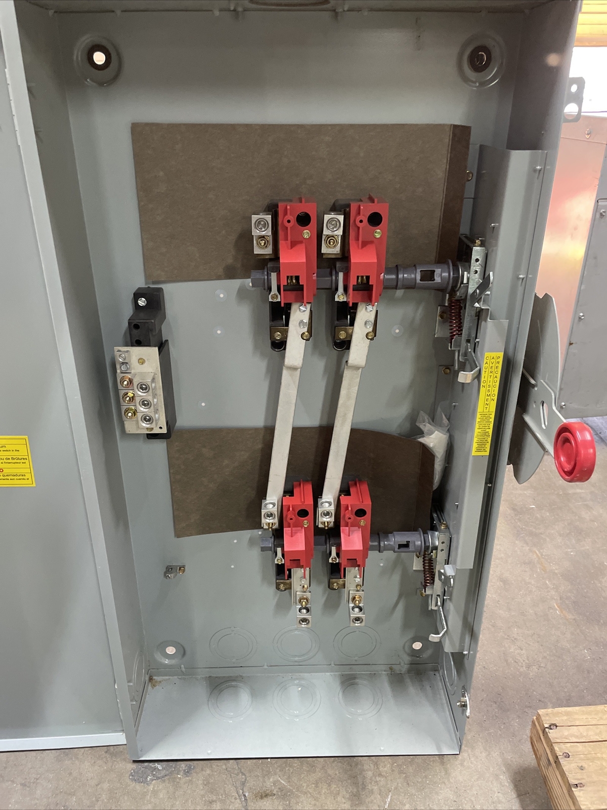 Eaton DT224URK-NPS General Duty Double Throw Switch, 2-Pole, 200A, 240V ...