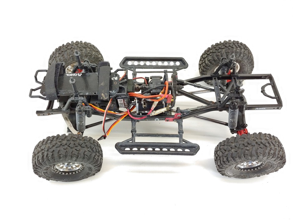 Axial SCX10 UPGRADED 1/10 4x4 RC Crawler ARTR w/ Nukizer Z15 Body ...