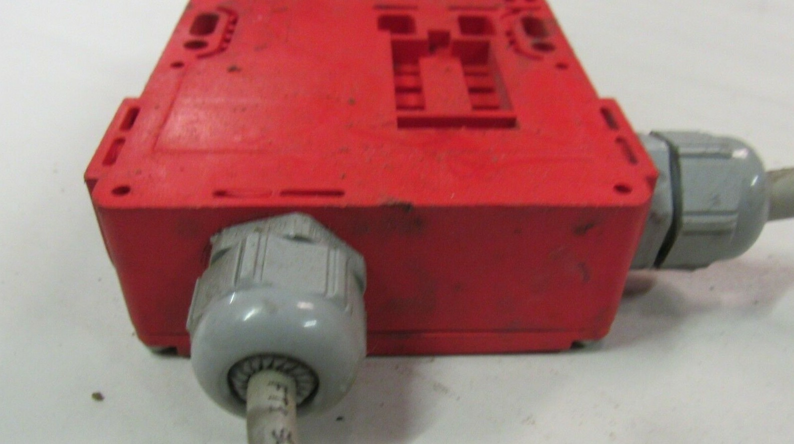 GUARDMASTER TLS-GD2 SAFETY INTERLOCK SWITCH W/ GUARD LOCKING | eBay