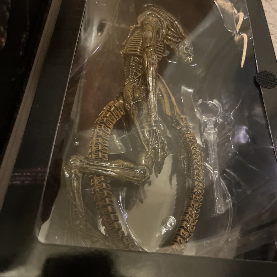 NECA Alien 3 1992 Xenomorph Dog Ultimate Edition Action Figure ...