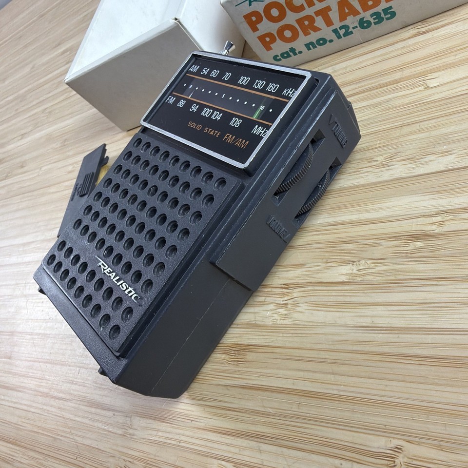 Vintage Radio Shack Realistic Pocket Portable Radio FM/AM Model 12-635A ...
