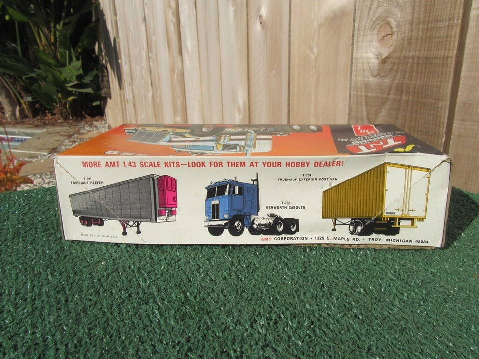 Vintage AMT Peterbilt 359 Conventional 1/43 Big Rid Truck Model Kit ...