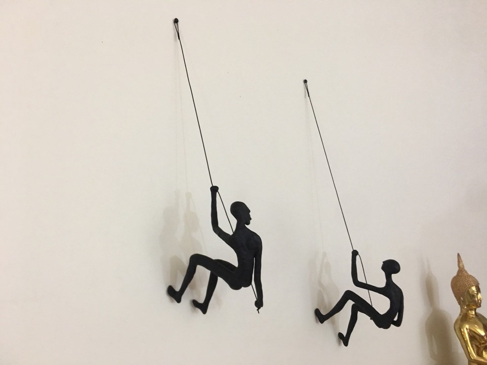 2 Pieces Set Climbing Sculpture Wall Art Gift For Home Decor Interior ...