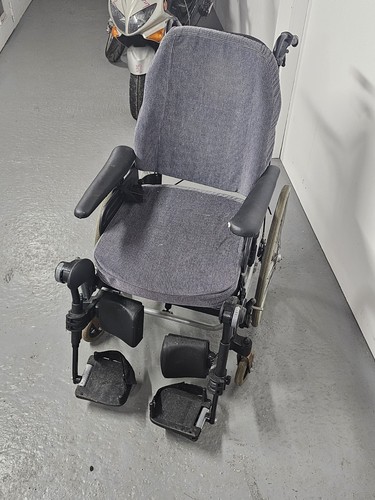 Invacare Rea Azalea Manual Assist Tilt and Recline Wheelchair ...