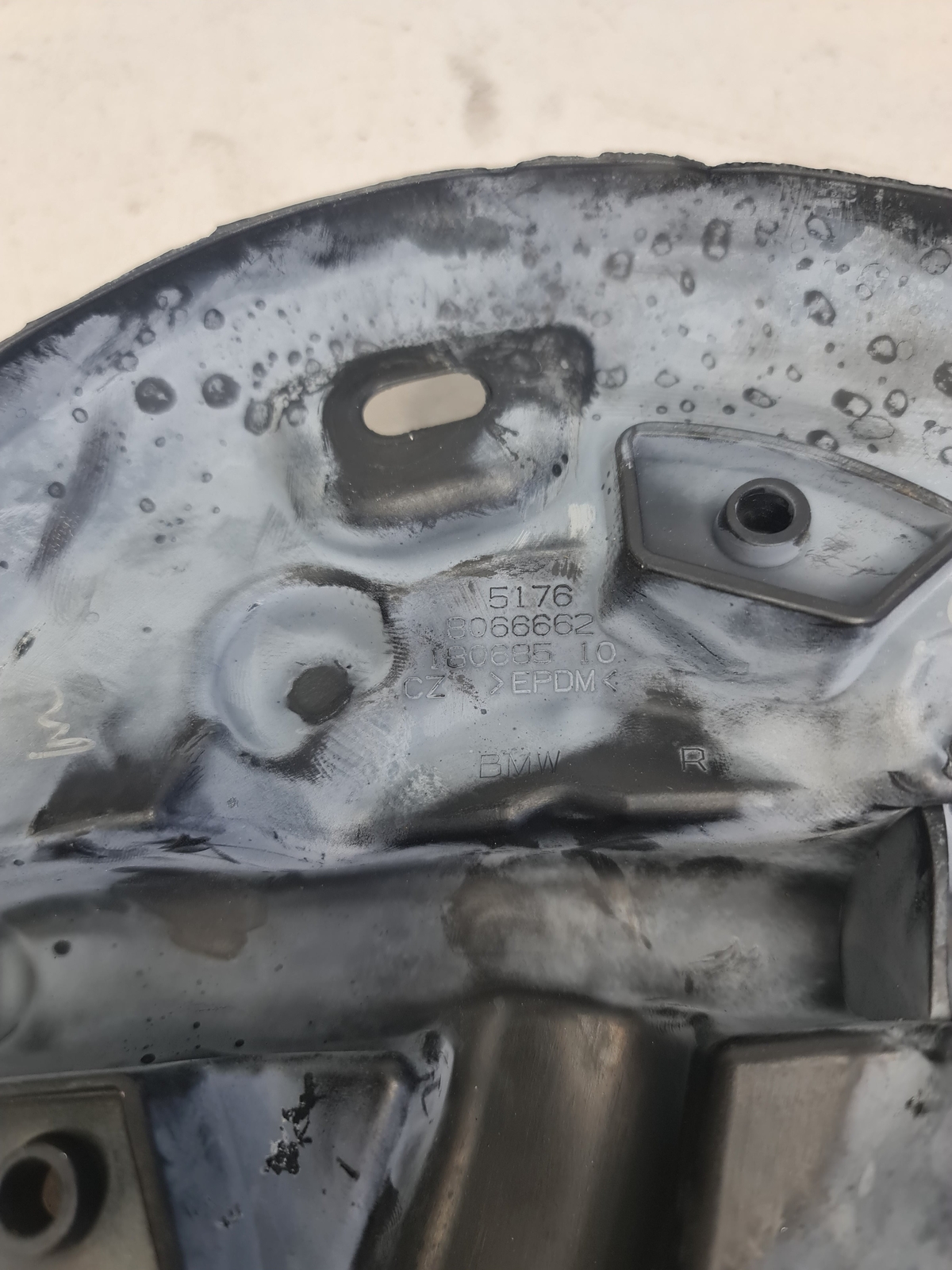 2015-2020 BMW 51-76-8-066-662 BMW 51768066662 Right Engine Hood Sealing ...