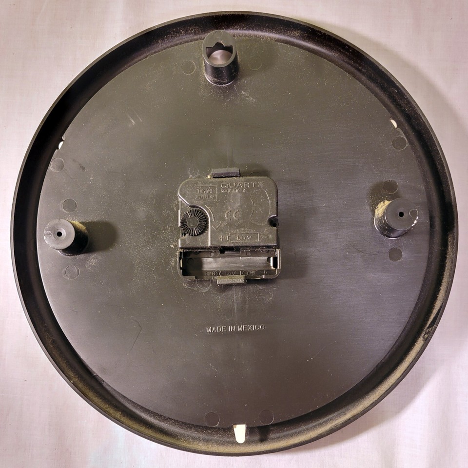 Robot wall clock, 9¾" plastic, round, AA battery included! | eBay