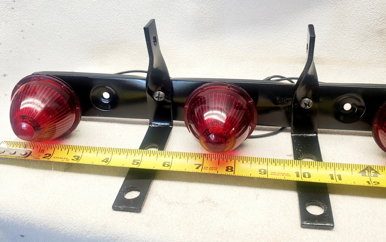 Grote Beehive 4900 Three Red-light Bar SAE P2-84 SAEP284 for sale ...