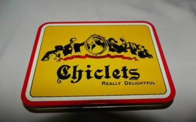 VINTAGE Chiclets Gum Yellow Advertising Hinged Metal Tin Box WITH GUM ...