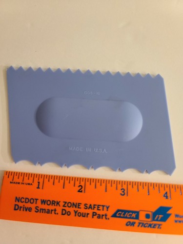 NEW Tupperware Double Sided Cake Decorator Icing Frosting Trimmer LIGHT ...